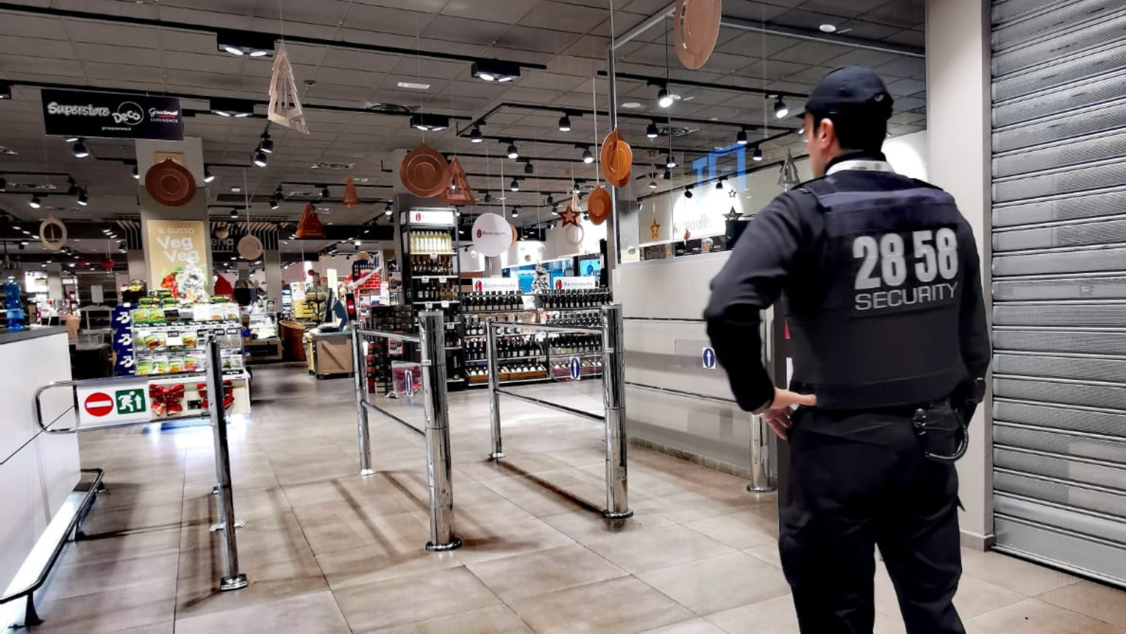 28 58 | Sicurezza per centri commerciali